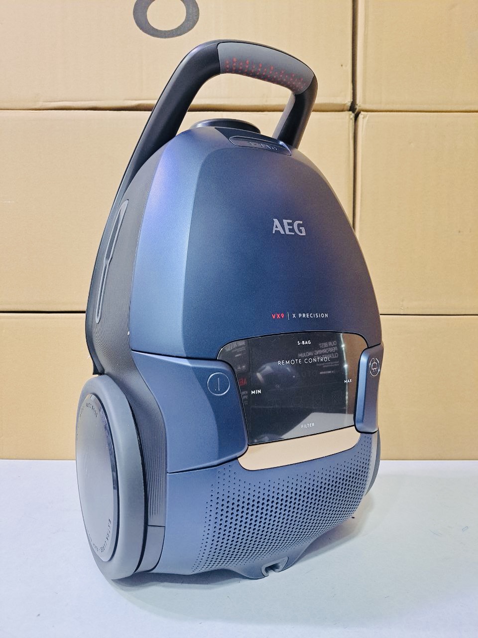 جاروبرقی هوشمند آاگ مدل vx9-4-8ibx | از بانه تا خانه